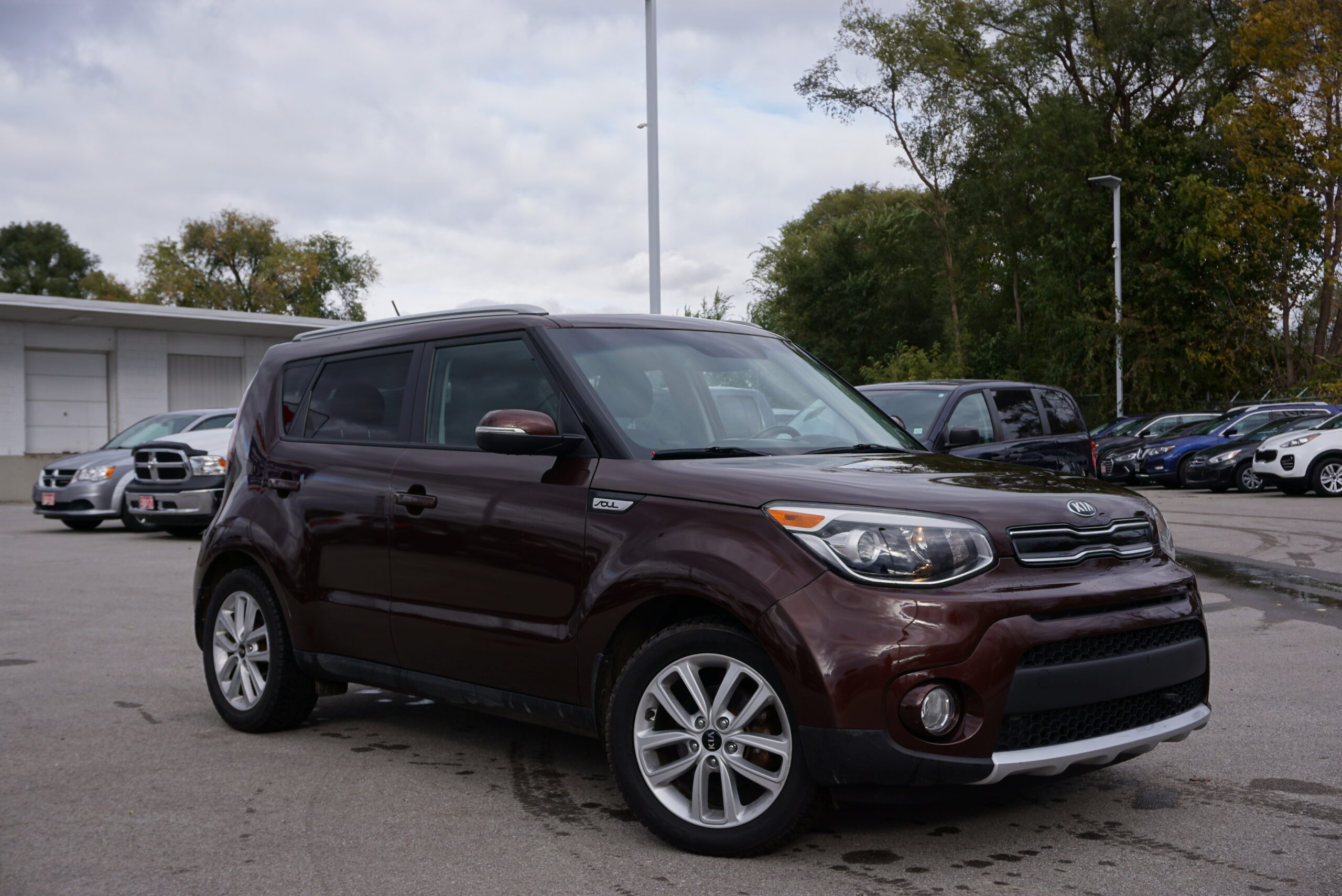 Buy a car in Strathroy. Financing and leasing from EzeeCredit